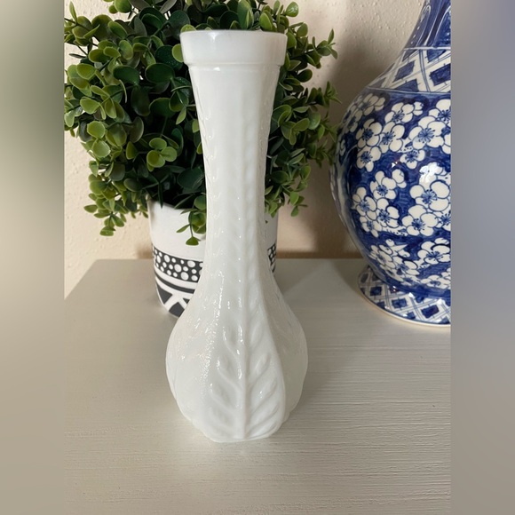 FTD | Accents | Vintage Floral Leaf Embossed 986 Ftd Milk Glass Vase 9 ...